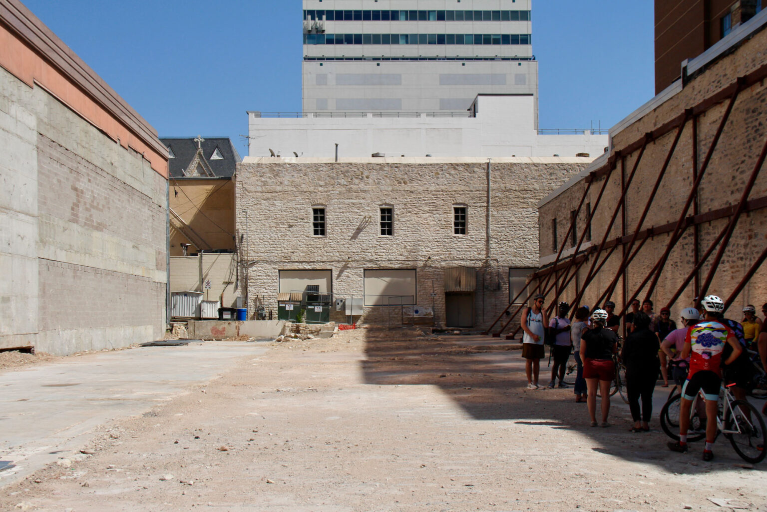 Manhattan Club – Guide To Austin Architecture